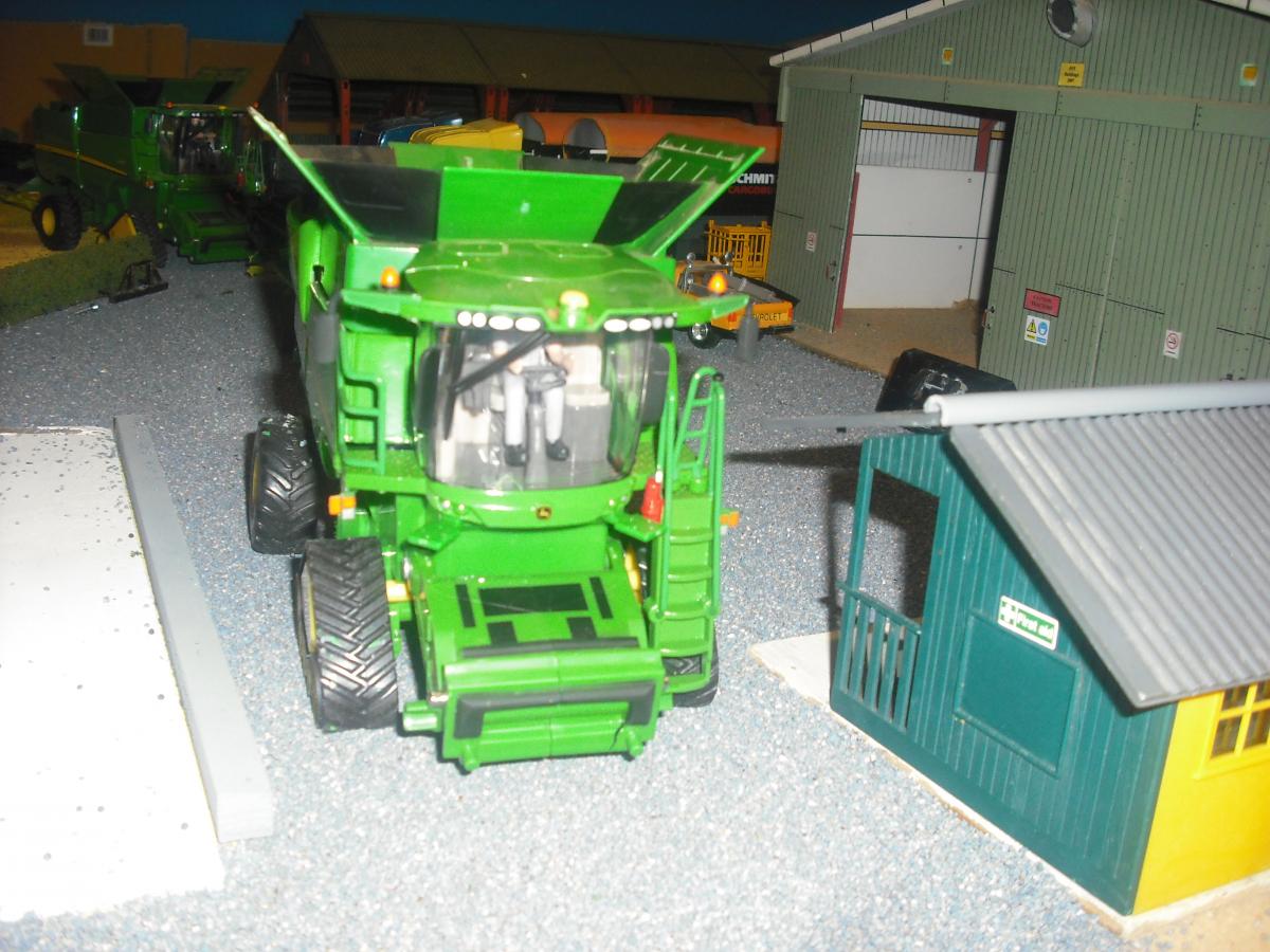 hawthornfarms grainstores - Model Farms & Layouts - The Farm Toys Forum
