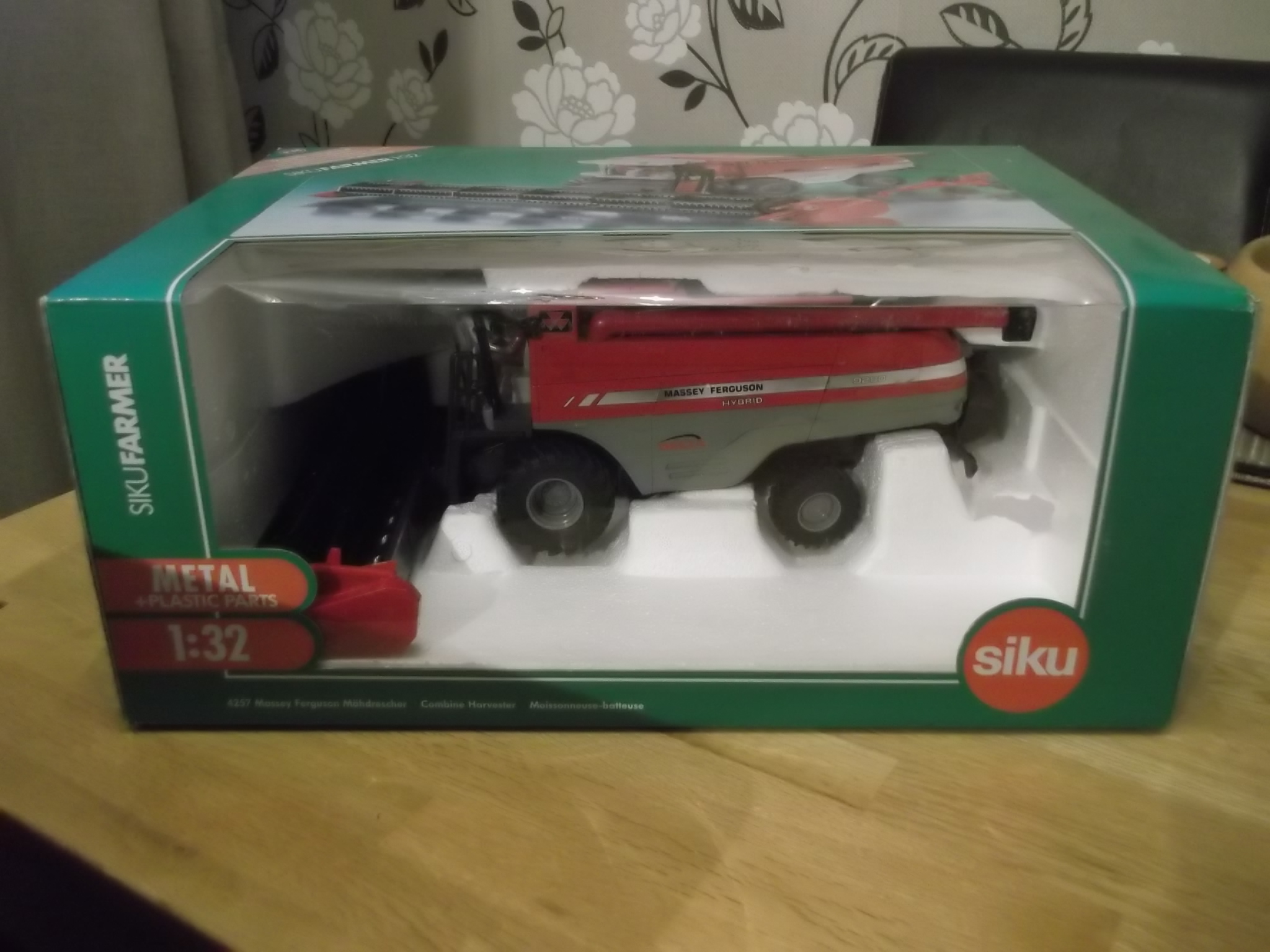 siku massey ferguson 9280 combine - Combines & Harvesting Machinery ...