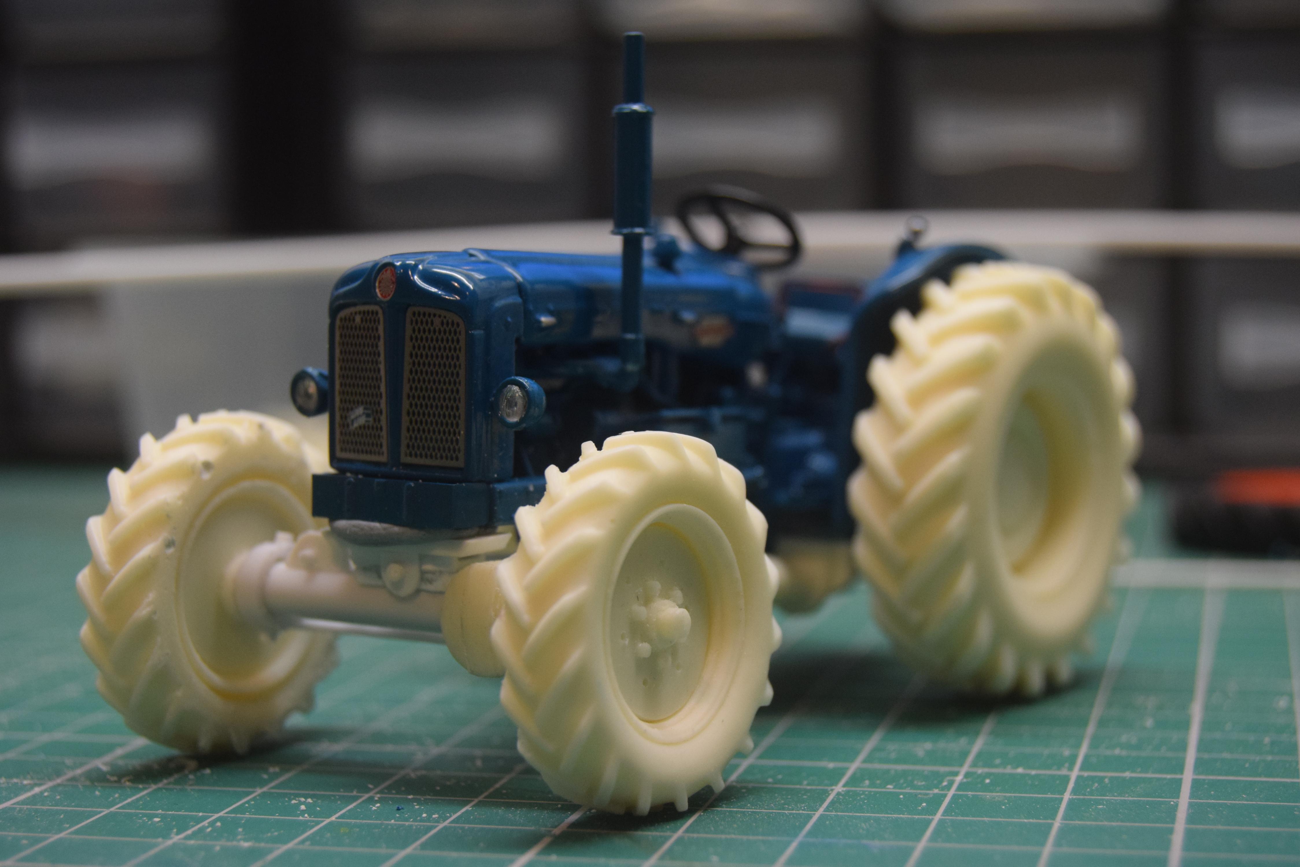 Fordson Major Roadless / tabmodels - Latest Tractor Conversions ...