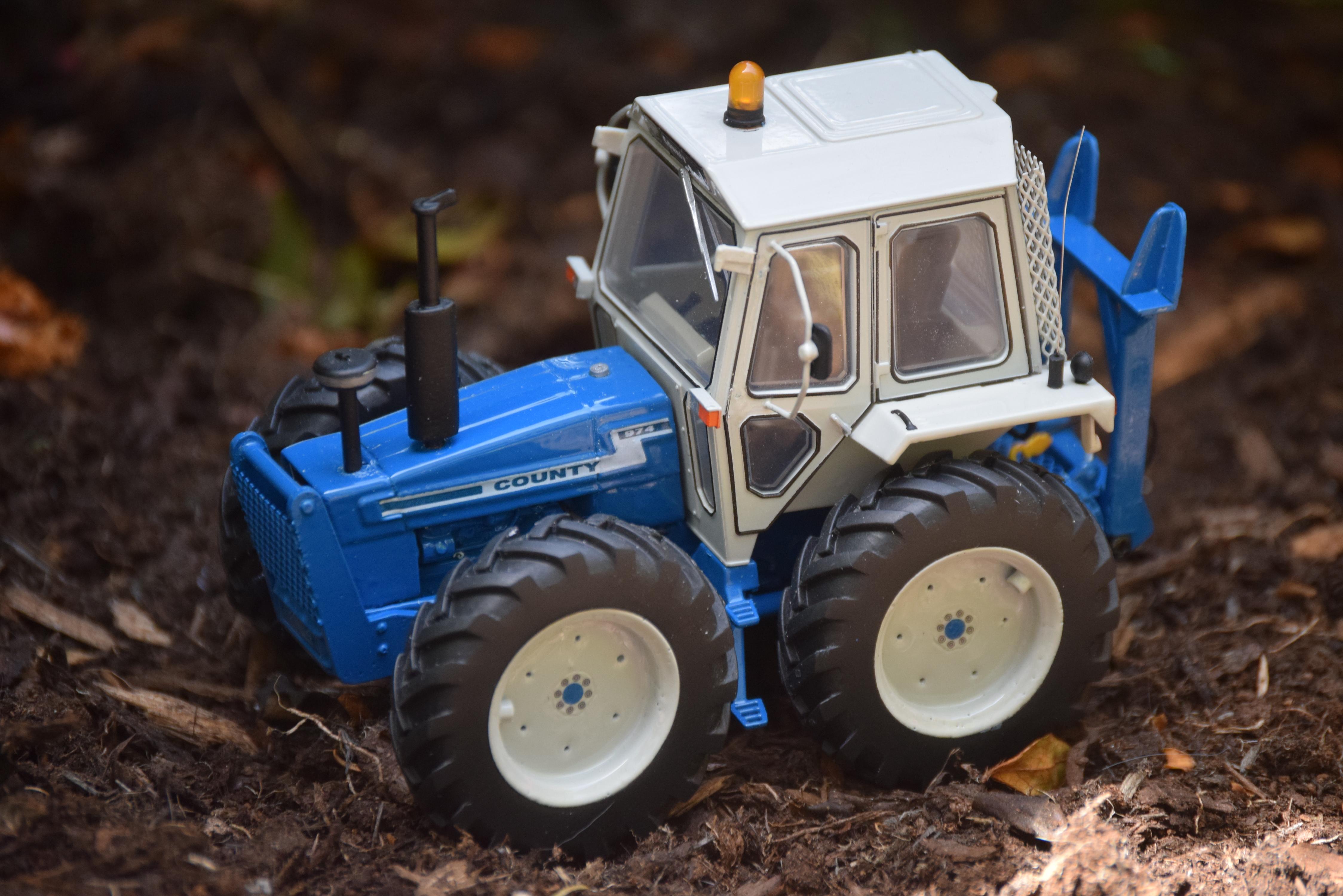 County 774 - 974 / tabmodels - Latest Tractor Conversions & Scratch ...