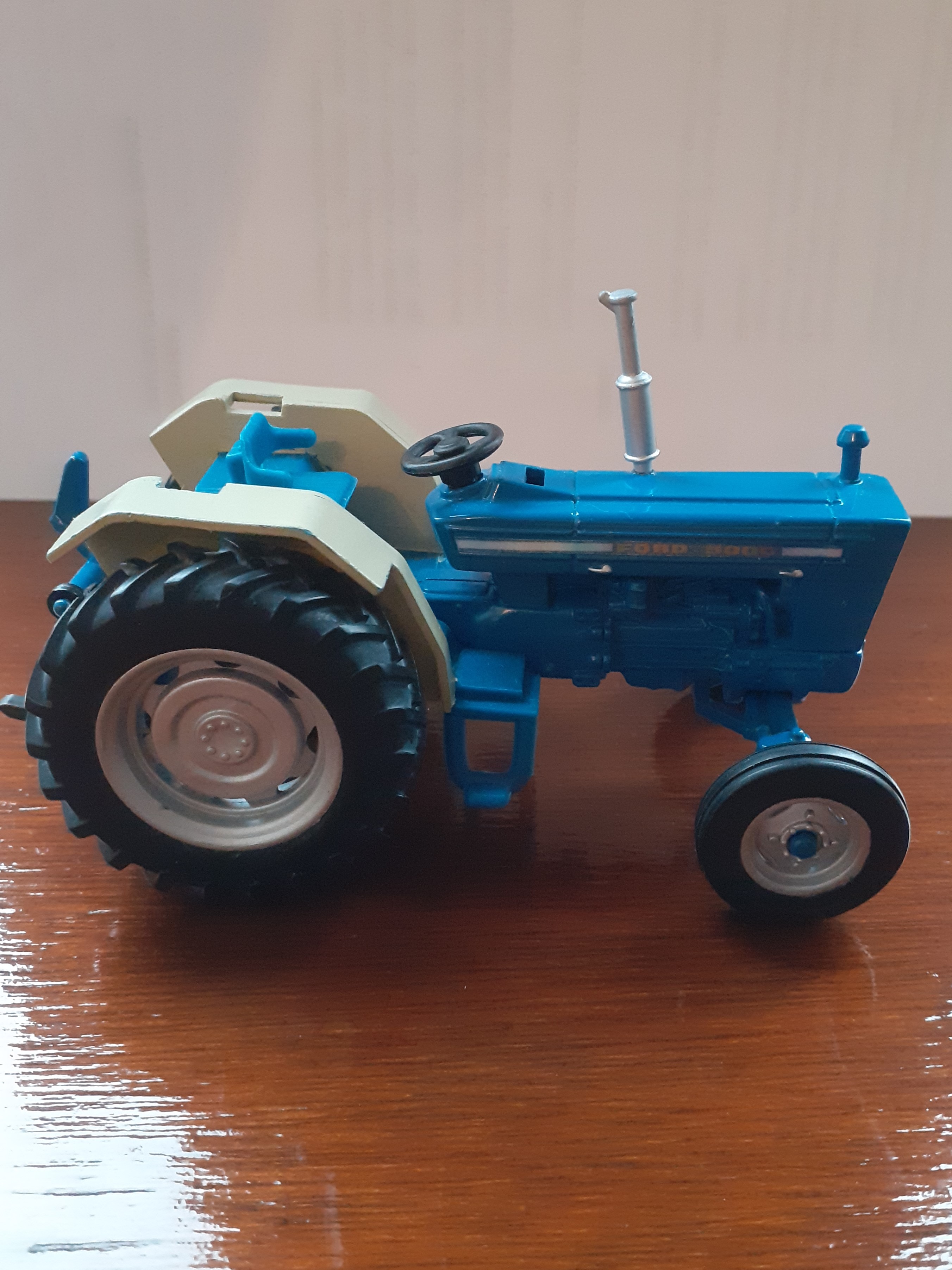 Britains ford 5000 pre-production - Britains Farm Models - The Farm ...