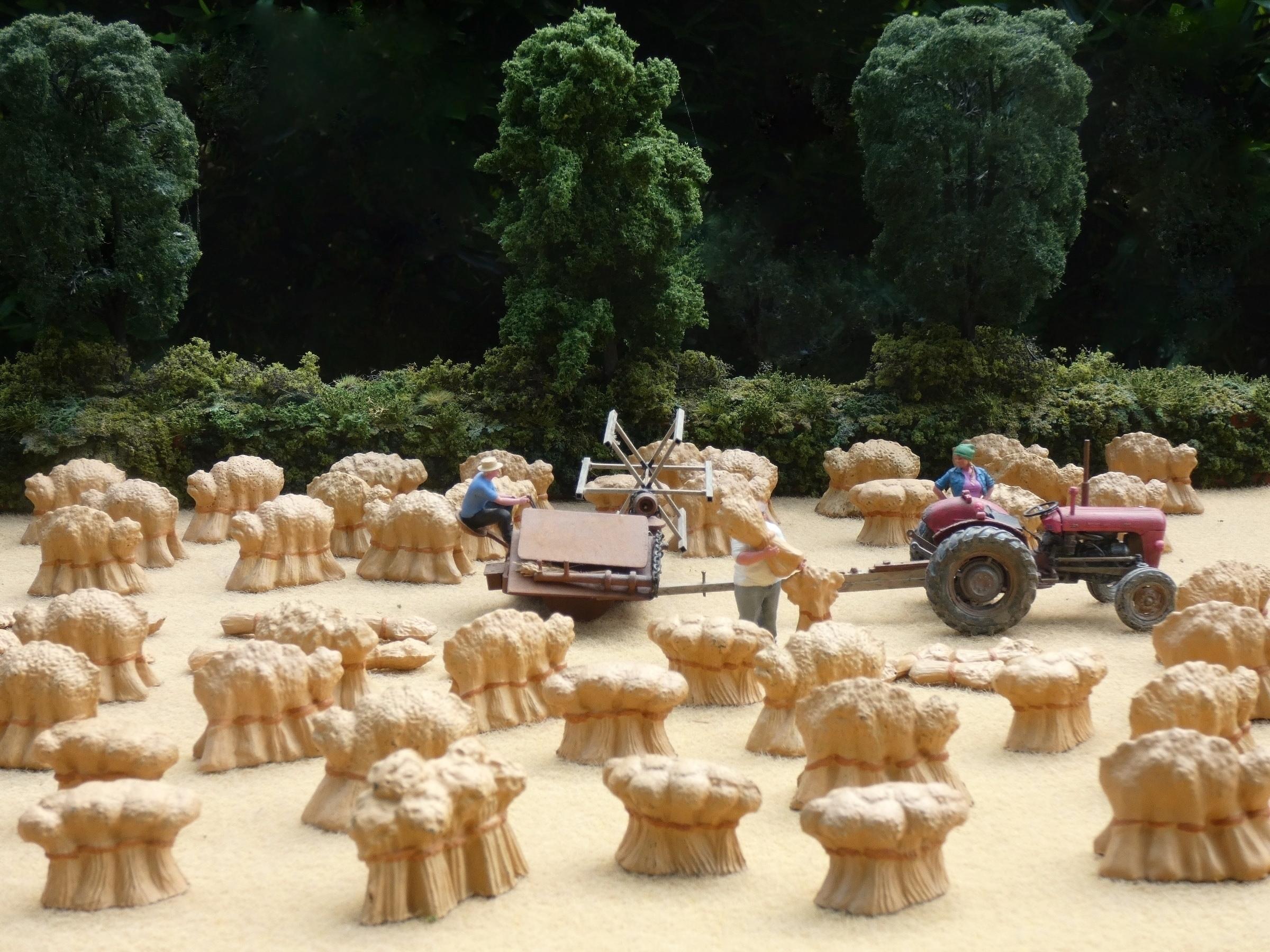 Old School Wheat Harvest diorama - Model Farms & Layouts - The Farm ...