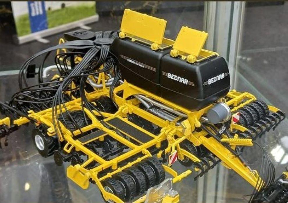 Mystery Bednar Omega. - General Hobby Discussion - The Farm Toys Forum
